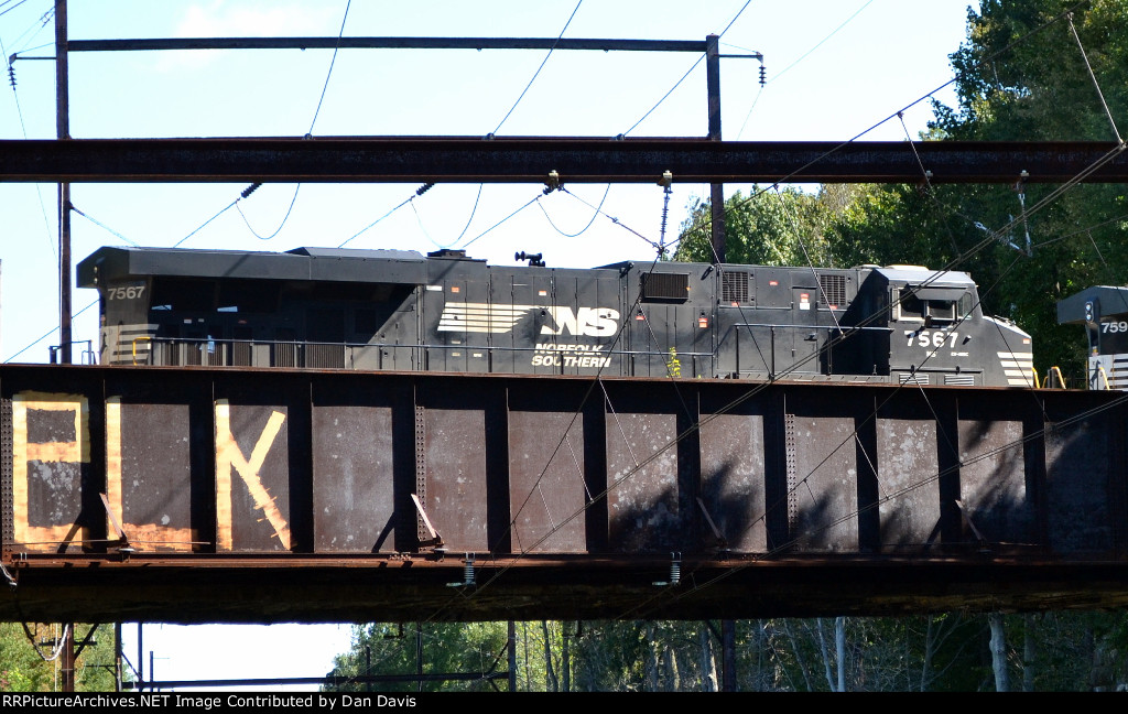 NS ES40DC 7567 trails on 24K